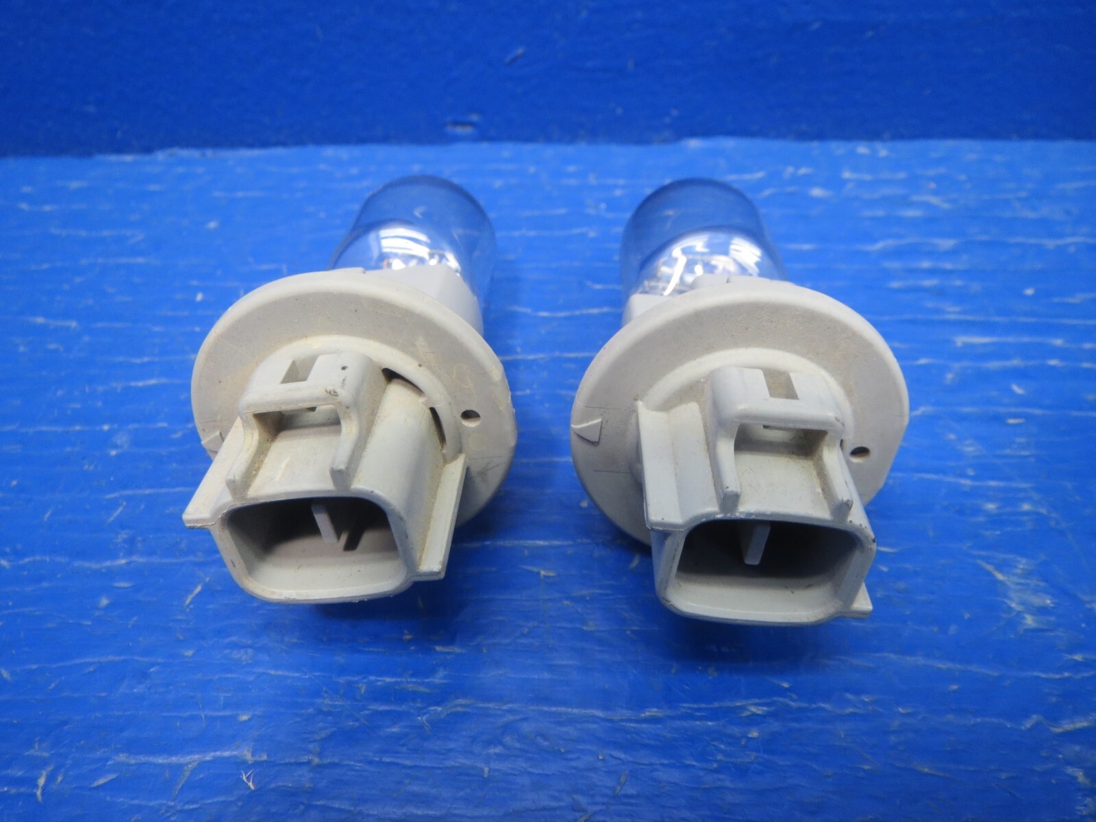 99-02 TOYOTA 4RUNNER FRONT BUMPER LH & RH TURN SIGNAL BULB & SOCKET OEM ...