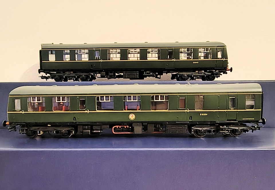 Bachmann OO 31-326 Class 105 2 Car DMU .BR Green + Speed Whiskers Pre ...