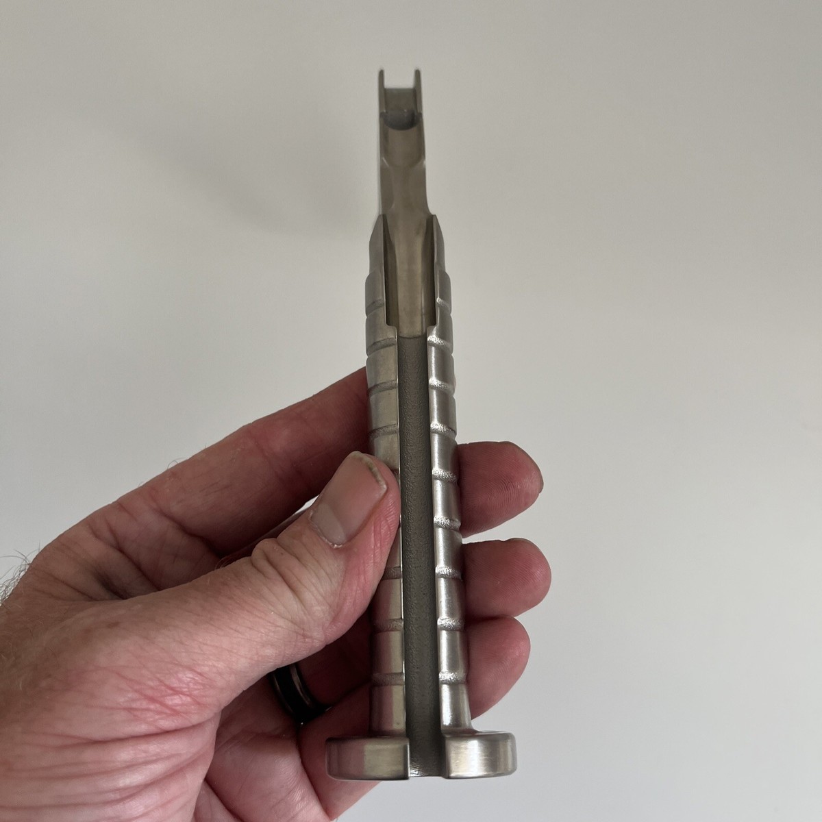 Invuity Lighted Retractors | Shelly Lighting