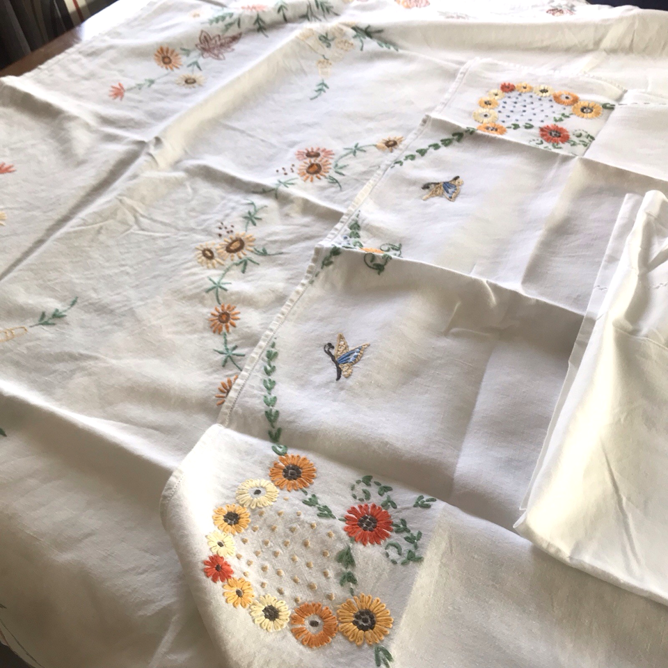 Vintage Job Lot Tablecloths Embroidered Lace Runner Cushion Cover Etc ...