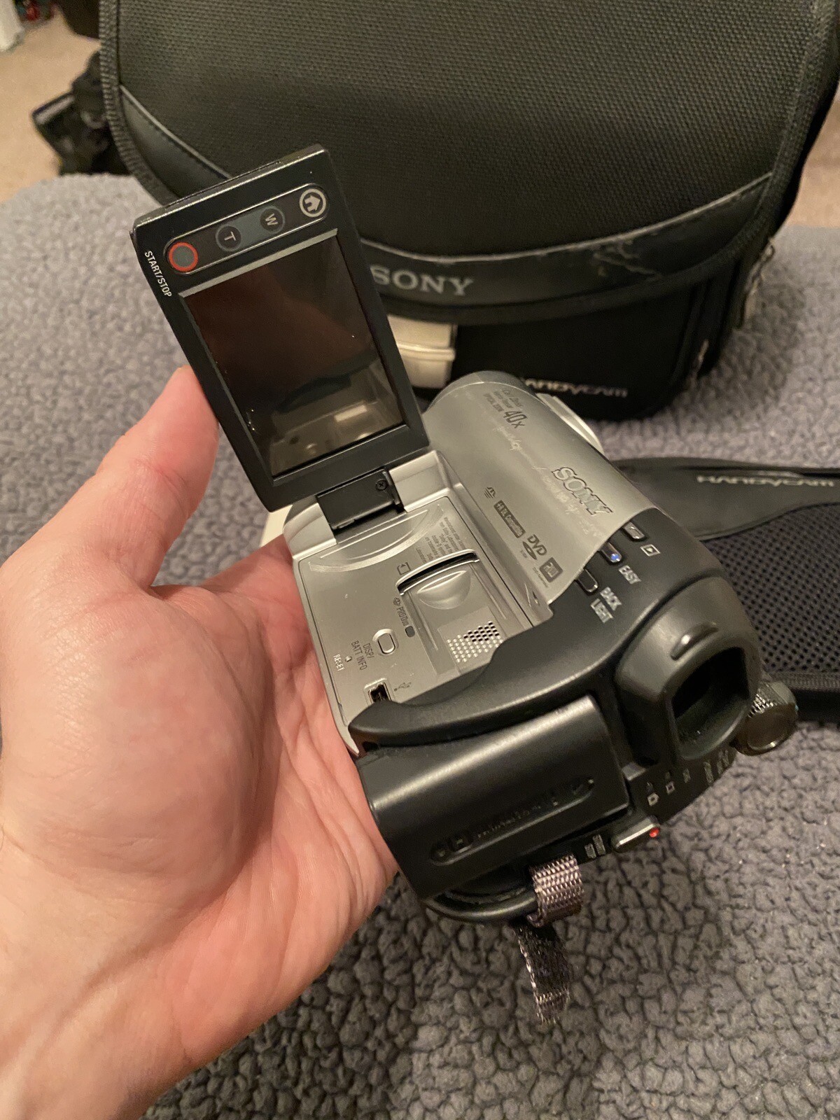 Sony HandyCam DCR-DVD108 Mini DVD Camcorder Nightshot 40x Optical Zoom ...