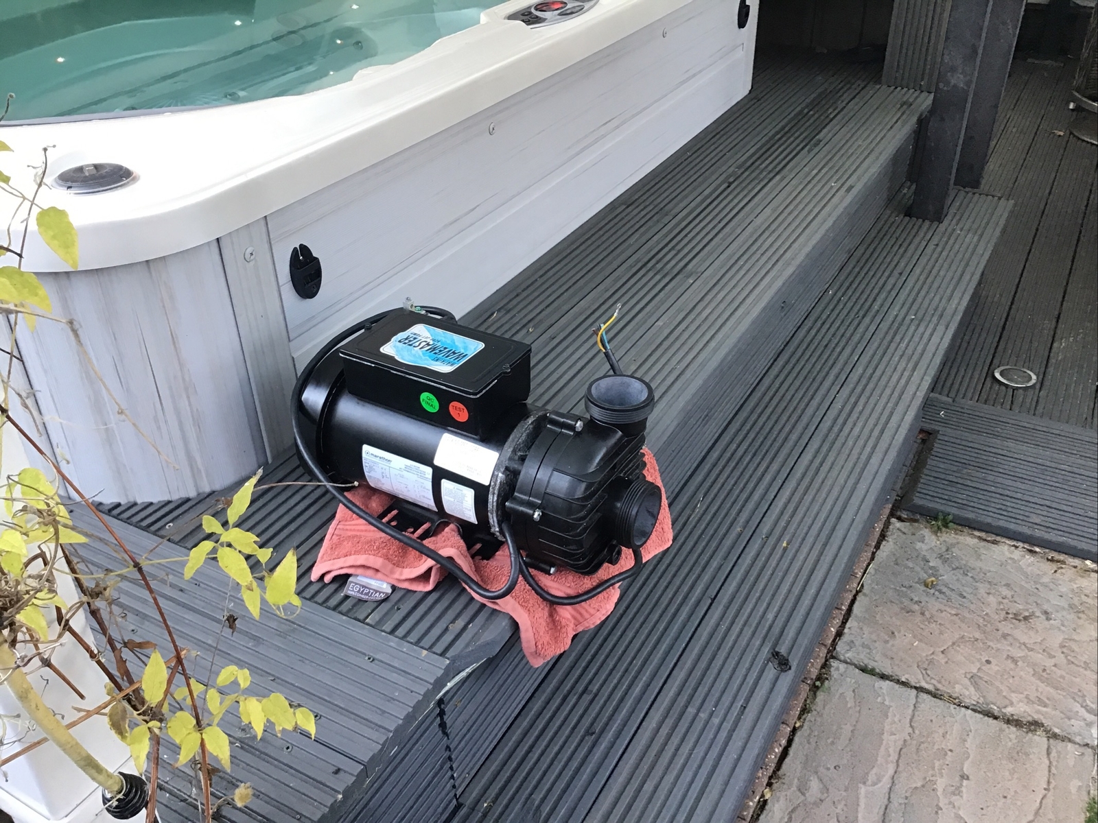 Hot tub,spa Watkins Wavemaster 9200,2 Speed pump & motor Used Read ...