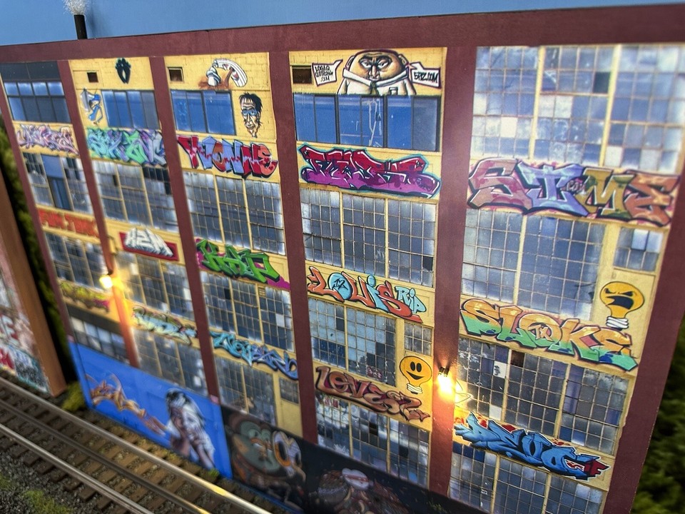 N Scale Graffiti Factory #2 - Building Flat w/LED -scratch built 1:160 ...