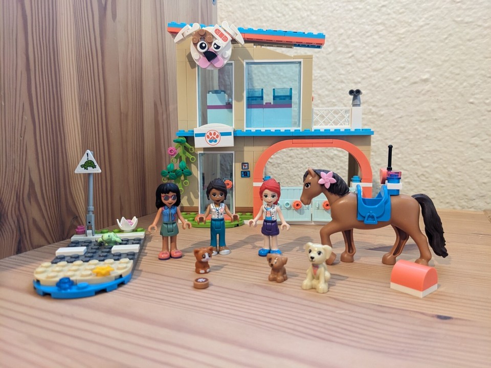 LEGO FRIENDS: Heartlake City Vet Clinic (41446) - Great condition ...