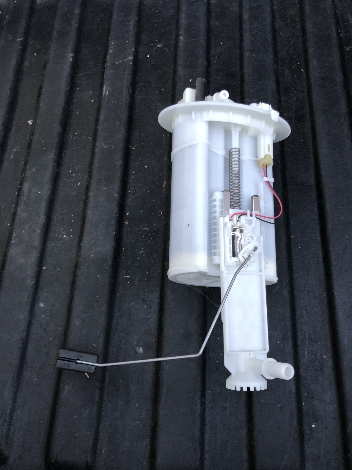 LEXUS IS III E3 300h AVE30 Fuel level sensor 77704-30210 | eBay UK