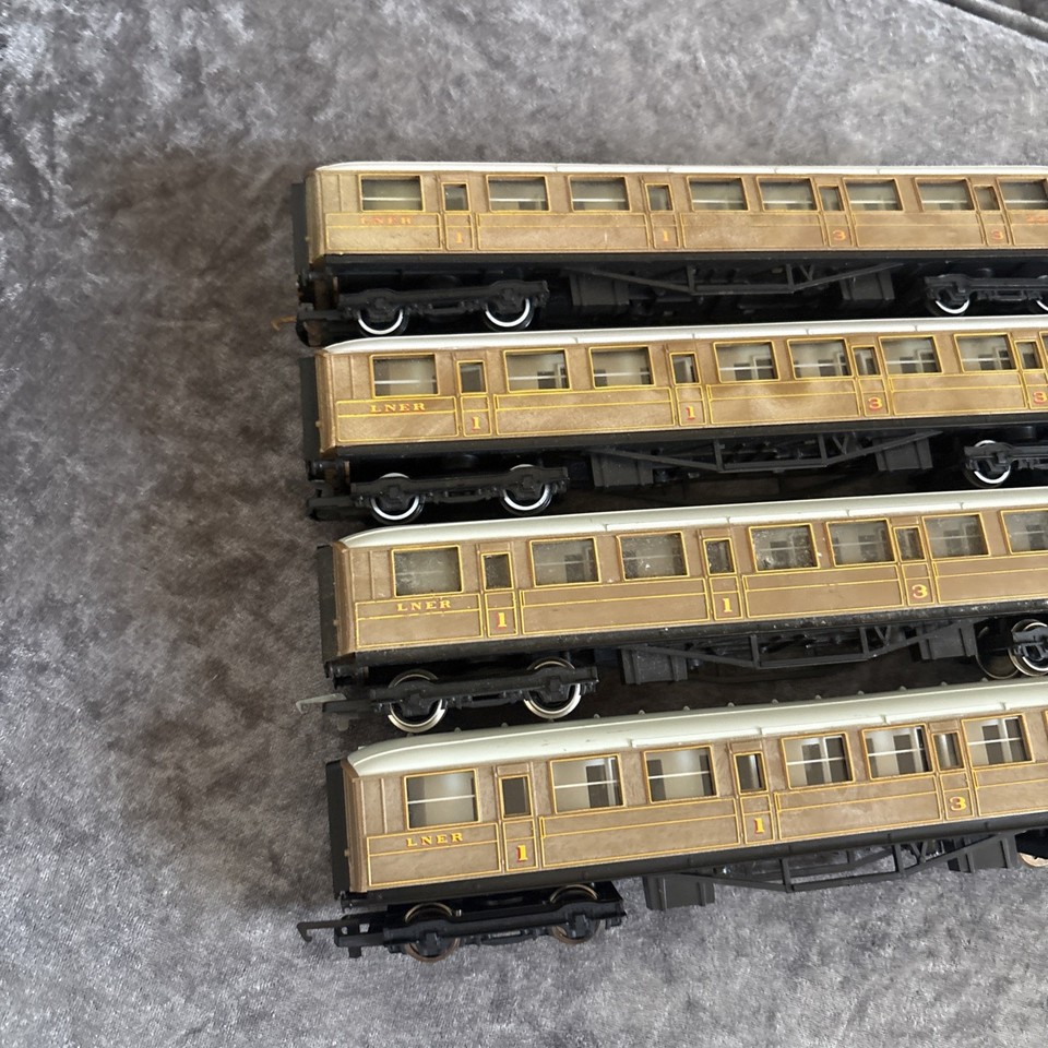 X4 Hornby OO Gauge LNER Gresley Coach 22357/ 22356 | eBay UK