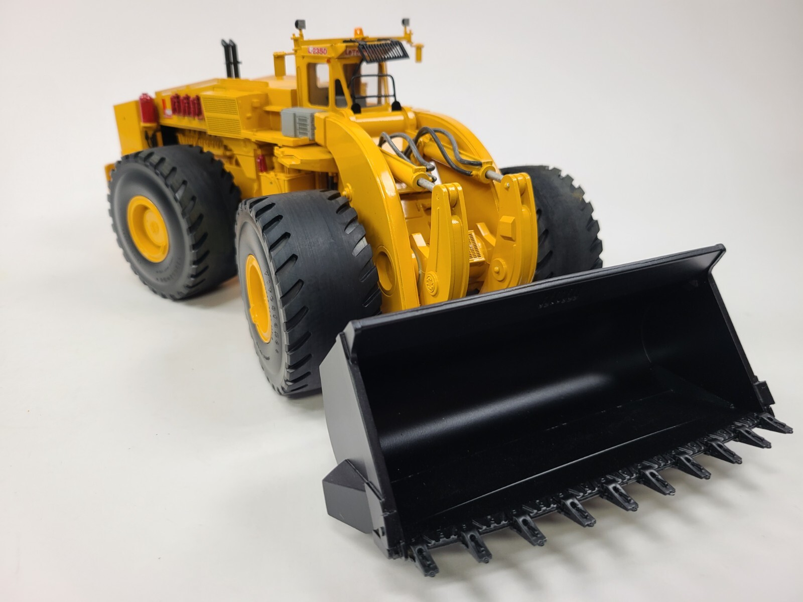 Letourneau L-2350 Wheel Loader - Yellow ASAM Smith 1:48 Scale Model # ...