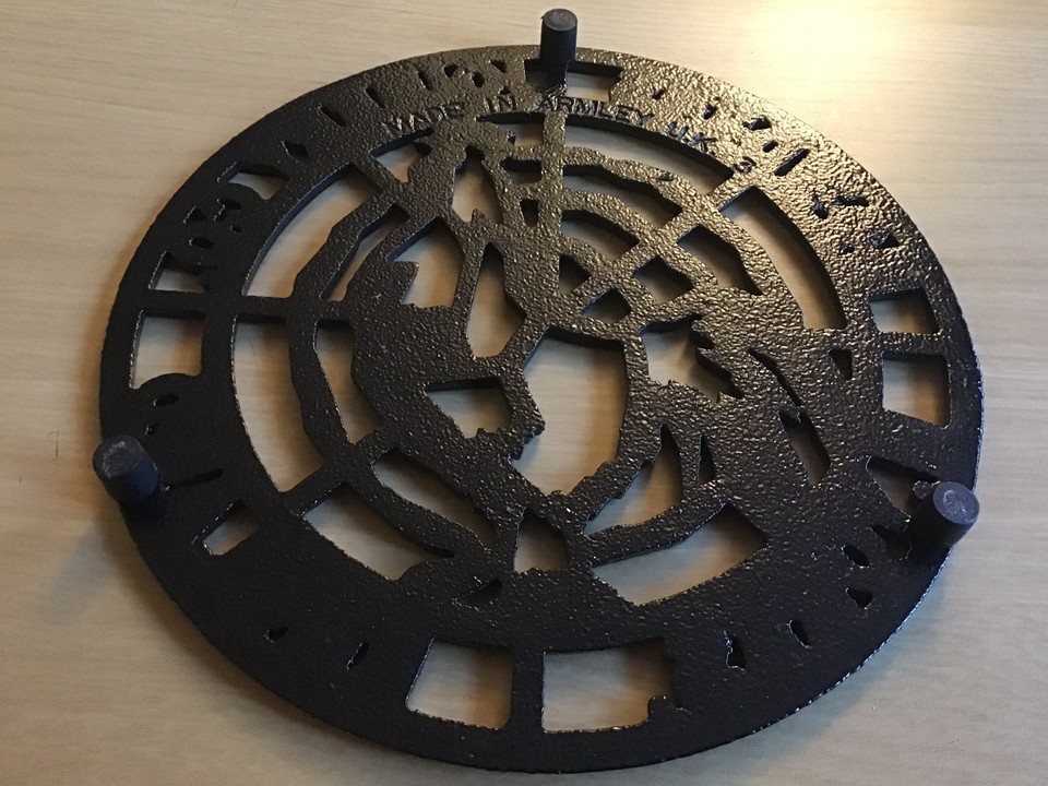 Howdens Joinery Co Black Cast Iron Cockerel Kitchen Saucepan Trivet ...
