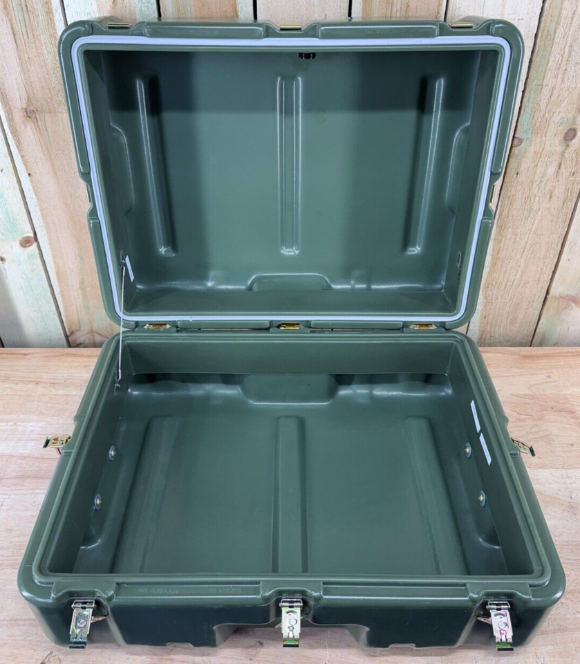 Pelican Hardigg Green Storage Case 29" X 19" X 12" Footlocker Brand New ...