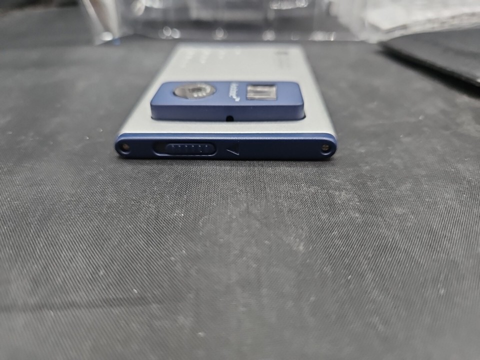 OSI DS6618 Digital Camera Oregon Scientific World's Thinnest Camera ...