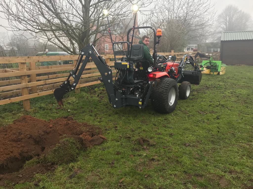 COMPACT TRACTOR MITSUBISHI POWERED (CAPTAIN 273 model ) 8 gear synchro ...