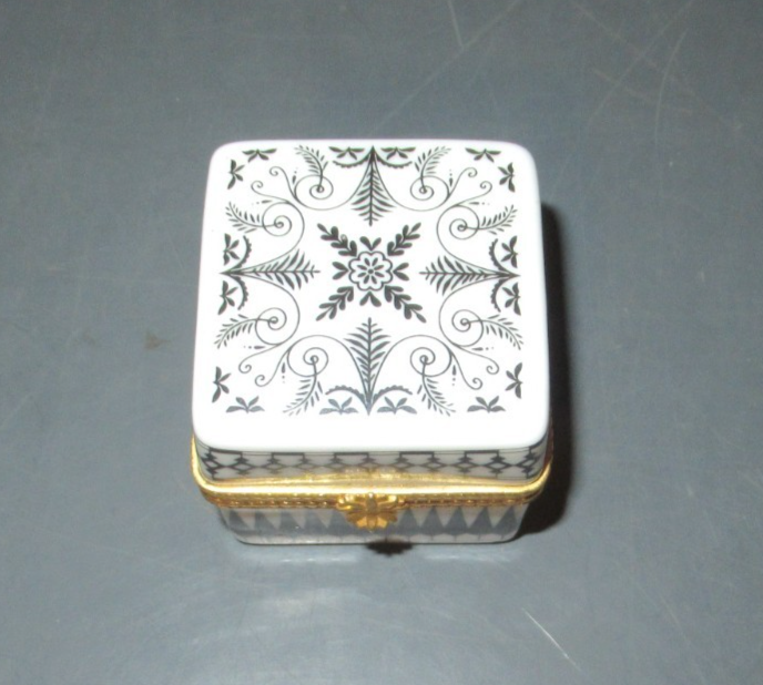 Vintage Estee Lauder Porcelain Trinket Box | eBay