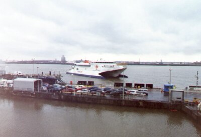 Photo 6x4 Isle of Man Steam Packet's Seacat coming alongside, Liverpool ...