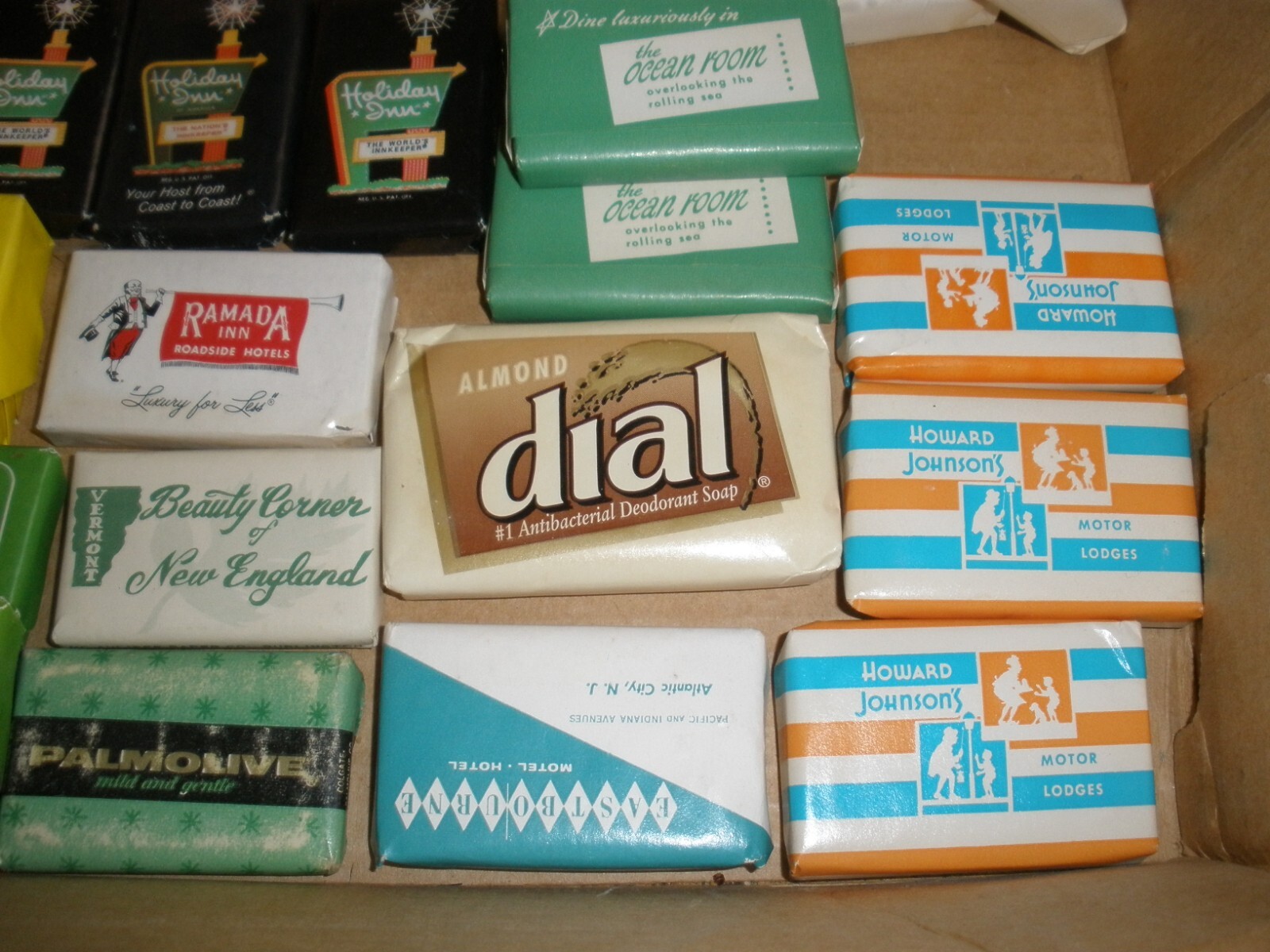 Lot of 37 Vintage Hotel Size Soaps LUX, Dial, Howard Johnsons, Holiday ...