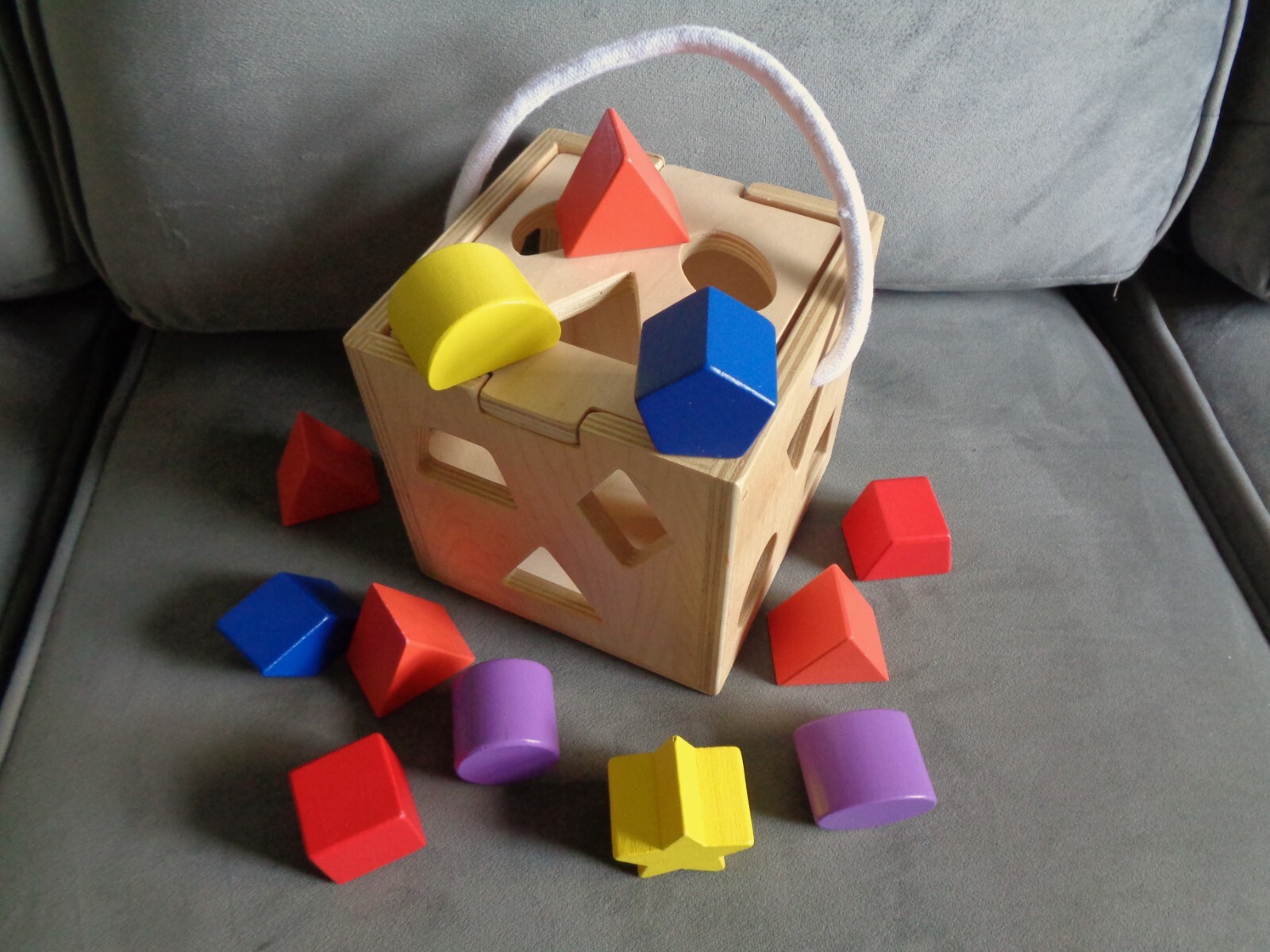 WOOD WOODEN SHAPE SORTER BOX WITH CARRY HANDLE AND REMOVEABLE LID VGC ...