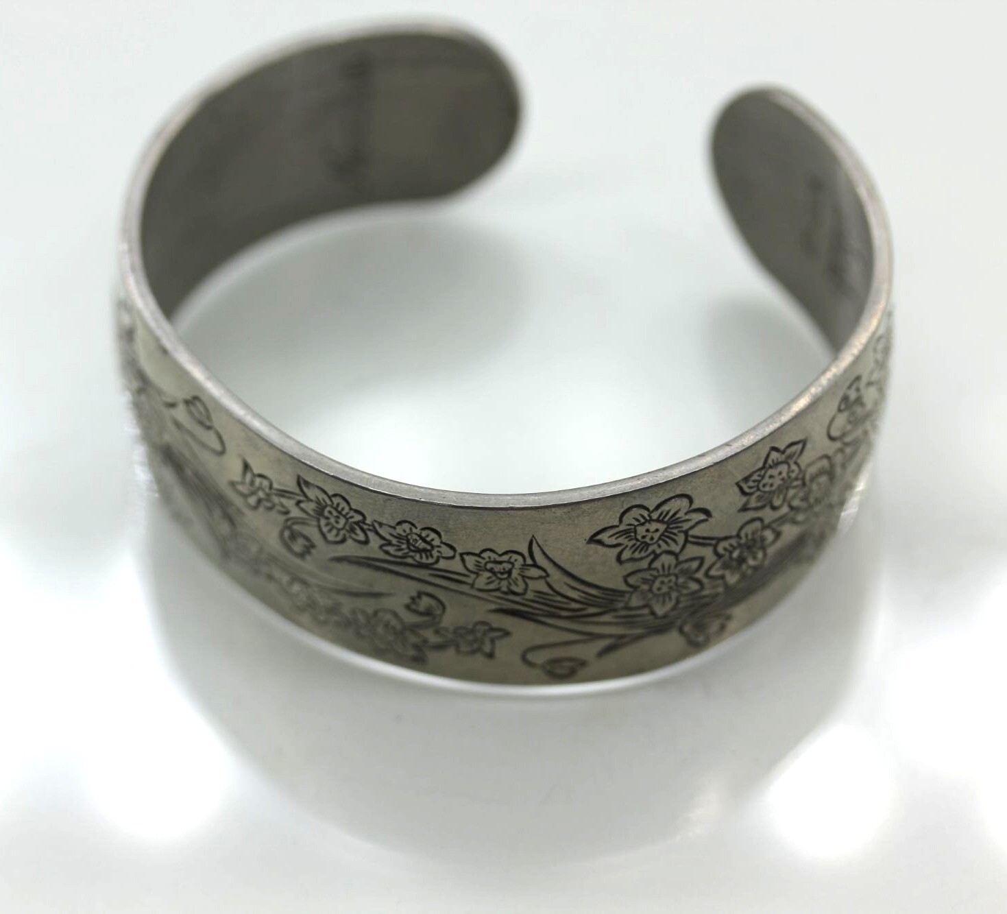 KIRK PEWTER CUFF engraved flower BRACELET 900-12, Nar… - Gem