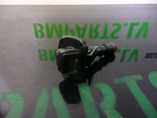OEM BMW 1 E82 Left Headlight Washer Spray Nozzle 61677179465 7179465 ...