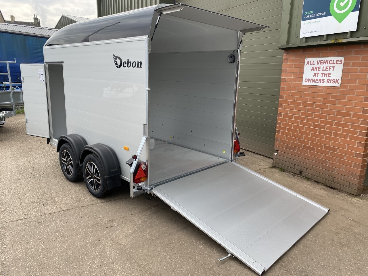 Debon Roadster C500 box trailer. Karting, Bike, Motorcross, Racing ...
