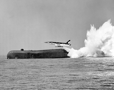 USS GRAYBACK SUBMARINE FIRES REGULUS II MISSILE 11x14 GLOSSY PHOTO ...