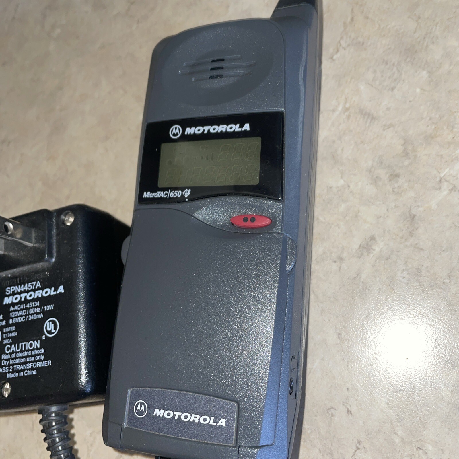 Téléphone à clapet vintage Motorola MicroTac 650 avec cordon chargeur ...