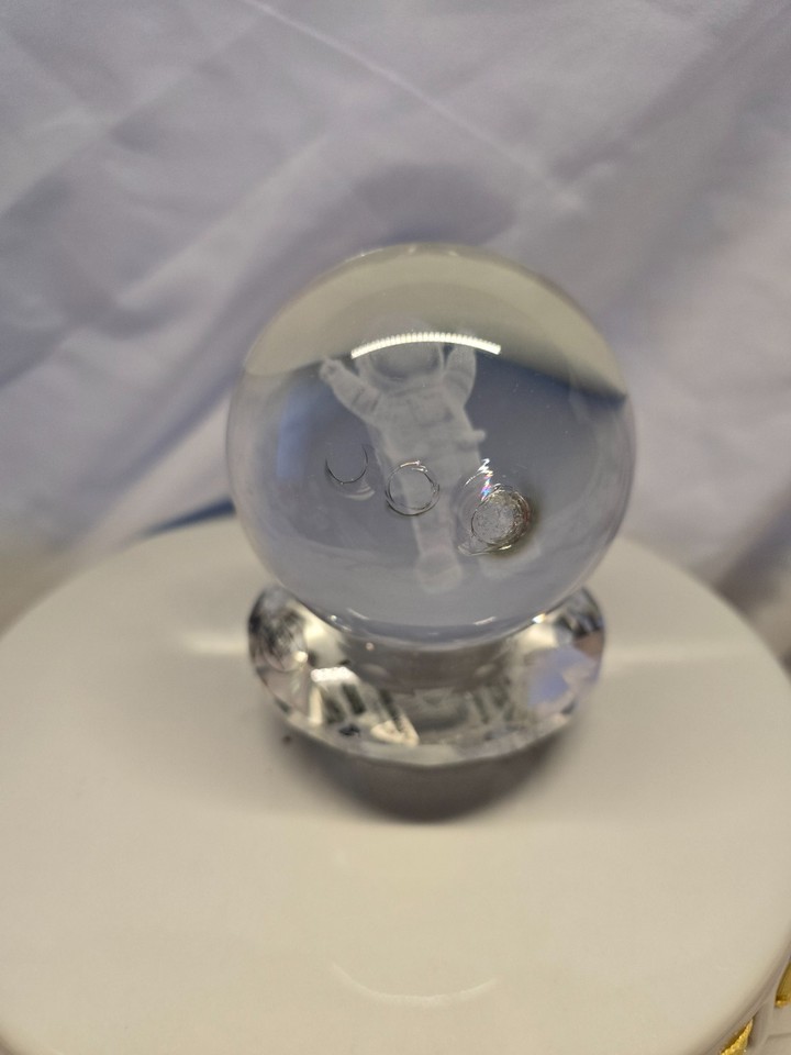 3D Crystal Ball Astronaut Space Traveller Spaceman Laser Etched Glass ...