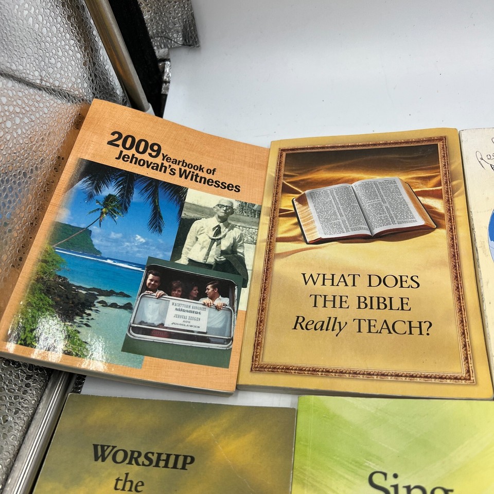 Jehovah's Witnesses Softcover Books Lot of 16 Watchtower Yearbook Etc ...