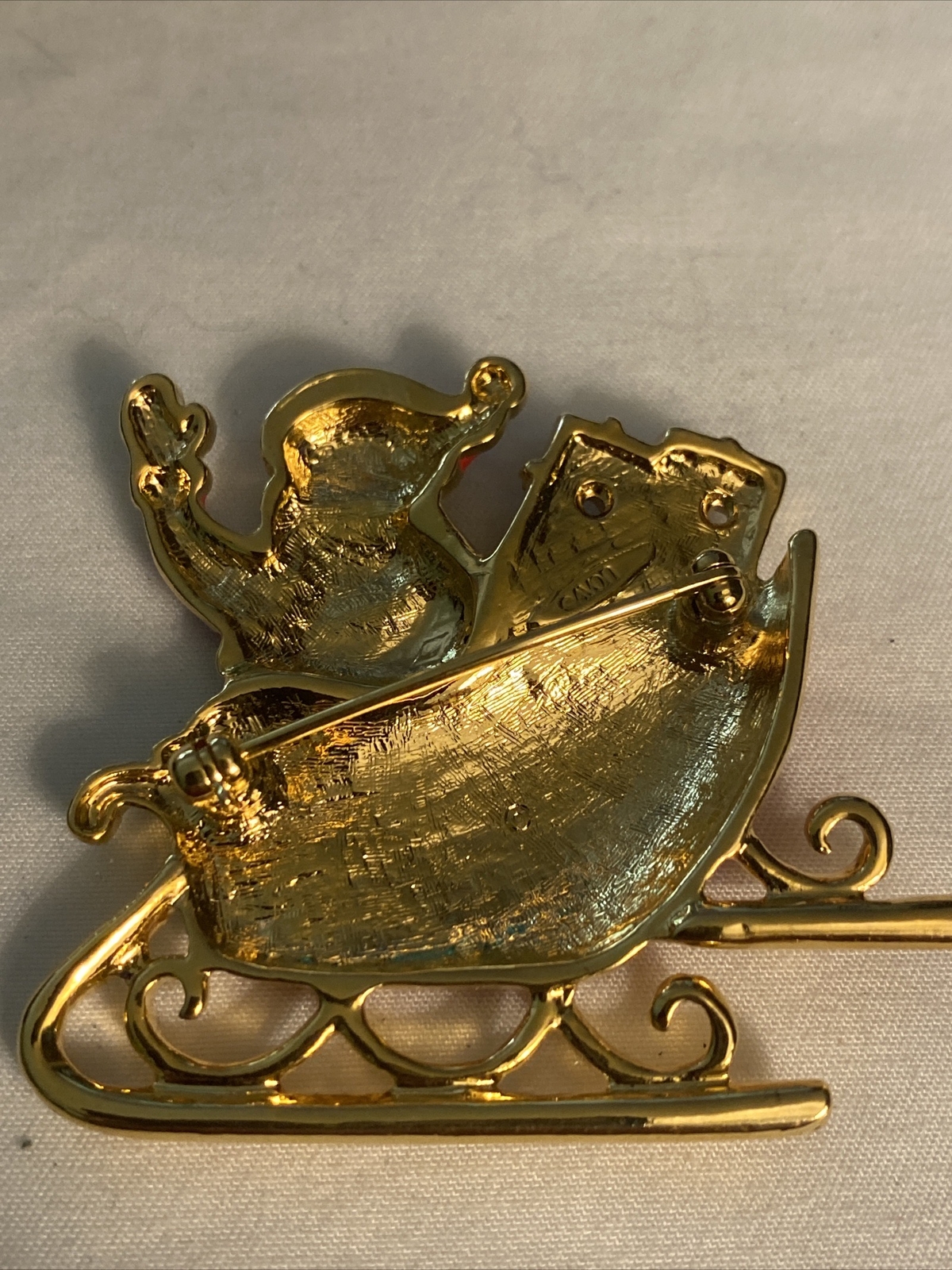 Avon Vintage Santa In Sleigh Gold Tone With Enamel - Gem