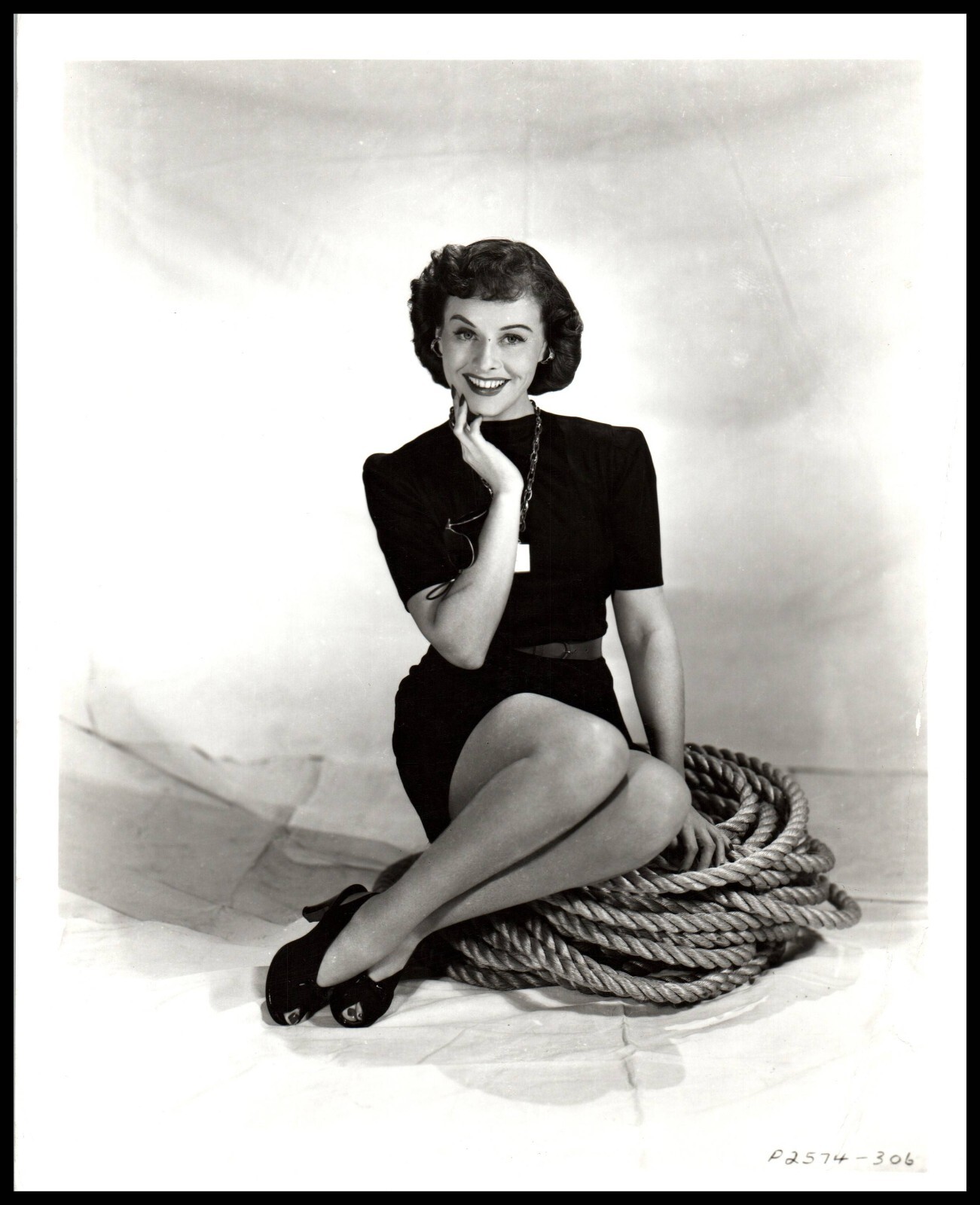 HOLLYWOOD Beauty PAULETTE GODDARD CHEESECAKE SEXY LEGS 1950s PORTRAIT ...