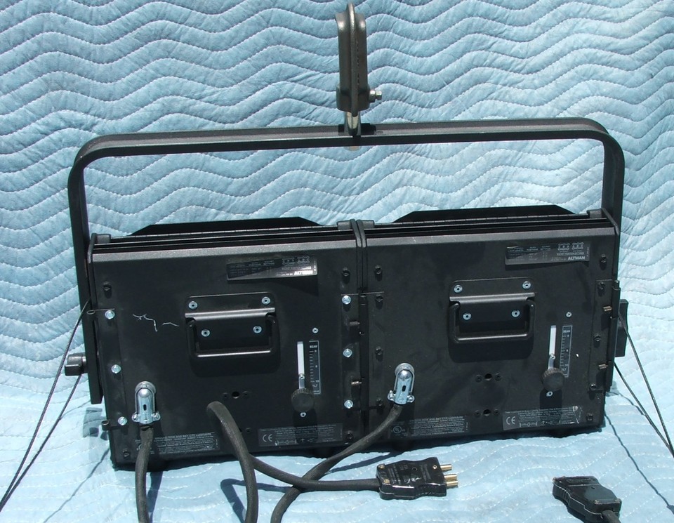 Altman Focusing Cyc wash light - 2 Cell with yoke or use as ground row ...