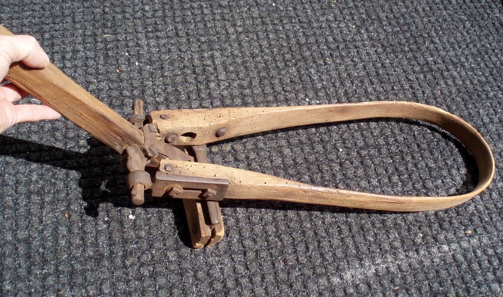 DUTCH HUNTING ARTIFACT ?? RARE PRIMITIVE ANTIQUE MECHANICAL YOKE ...