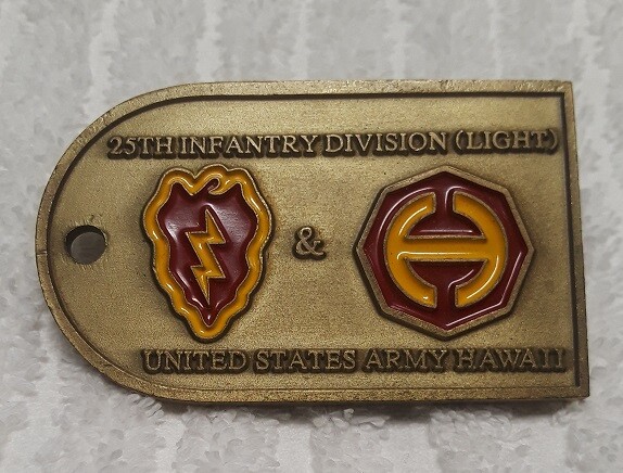 AUTHENTIC 25ID TROPIC LIGHTNING DIVISION and USARHAW CSM RARE CHALLENGE ...