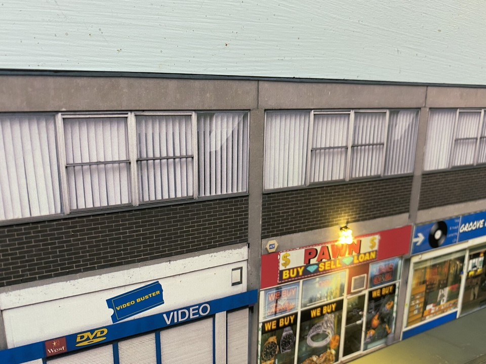 HO Scale Scratch Built "PAWN SHOP”💰Video + Record LED, Building Flat ...