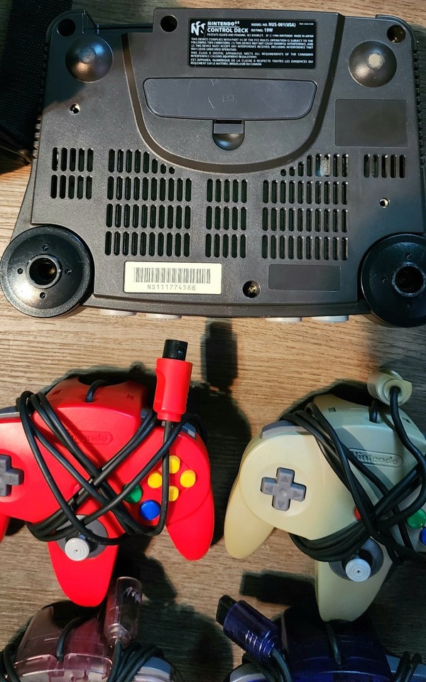 Nintendo 64 N64 Game Console Bundle With Nintendo 64 Case 4 Controllers ...