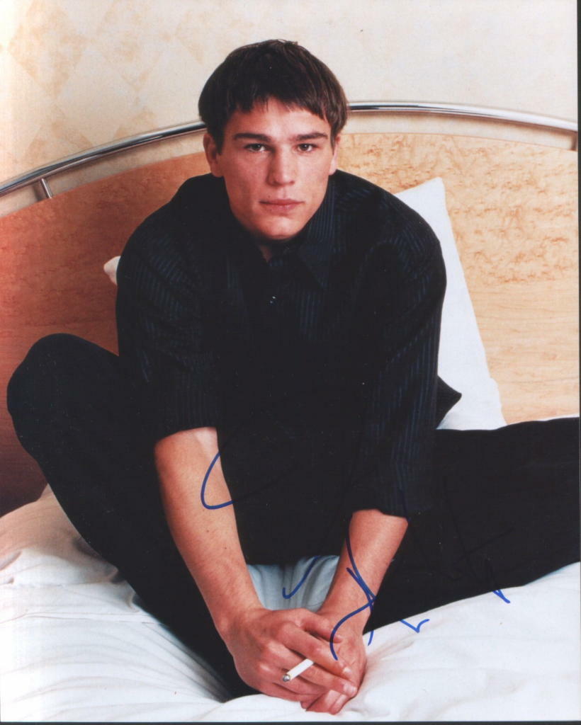 Josh Hartnett Barefoot Vanity Fair | “That Takes Incredible