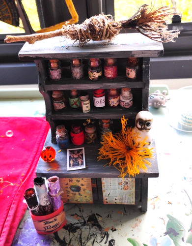 DOLLHOUSE MINIATURE WITCHES CABINET+15 HALLOWEEN POTIONS+SCROLLS+OWL ...