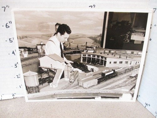 LIONEL TRAIN engine store display layout 1938 Richard Constantine toy ...