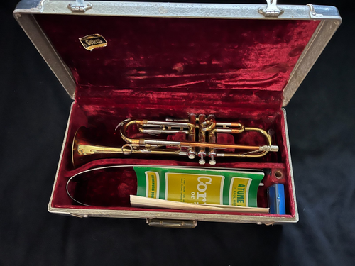 Getzen Deluxe Vintage Trumpet and Original Case Burgundy Interior | eBay