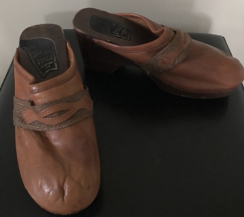 Vintage 1970s Leather Clogs Made in Italy Size 8 Wood… - Gem