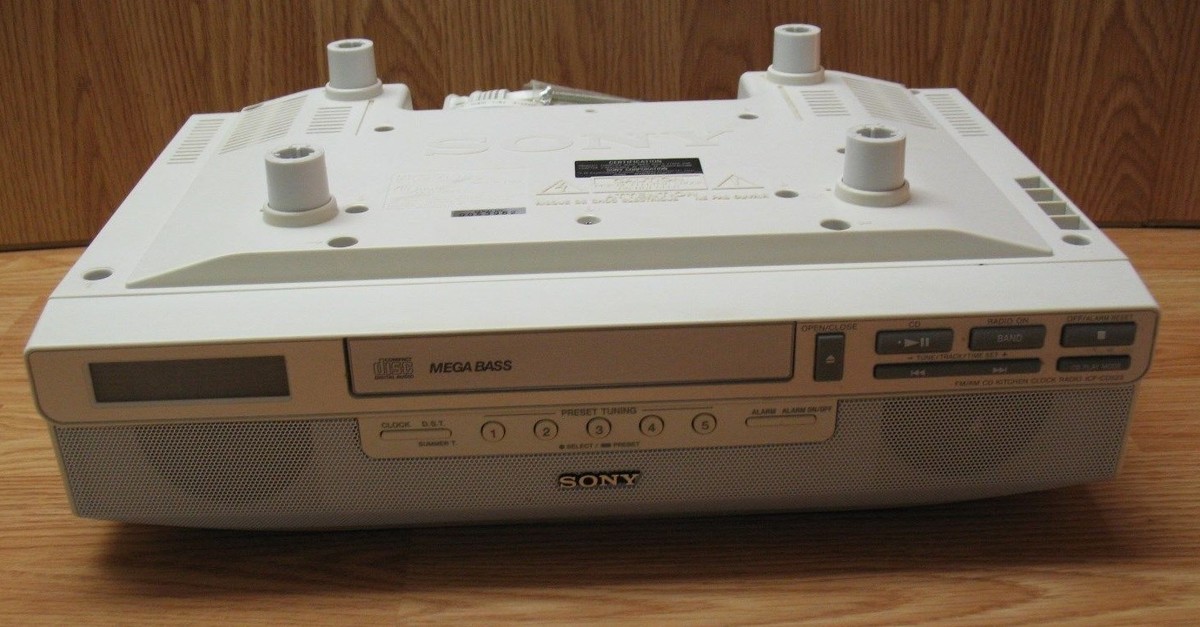 Under Cabinet Music System ILive Bluetooth Kitchen Clock Radio With CD