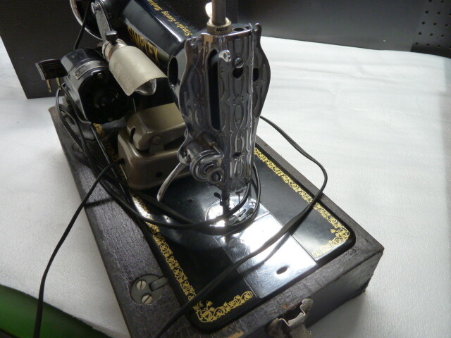 VINTAGE Simplex Sewing Machine WITH CASE | eBay