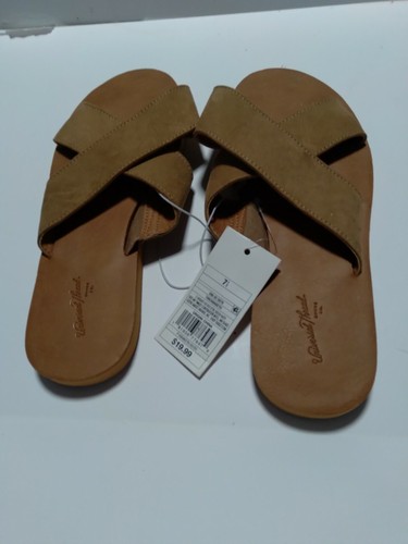 Universal Thread Ladies Tan Sandals. NWT. SIZE 7.5 | eBay