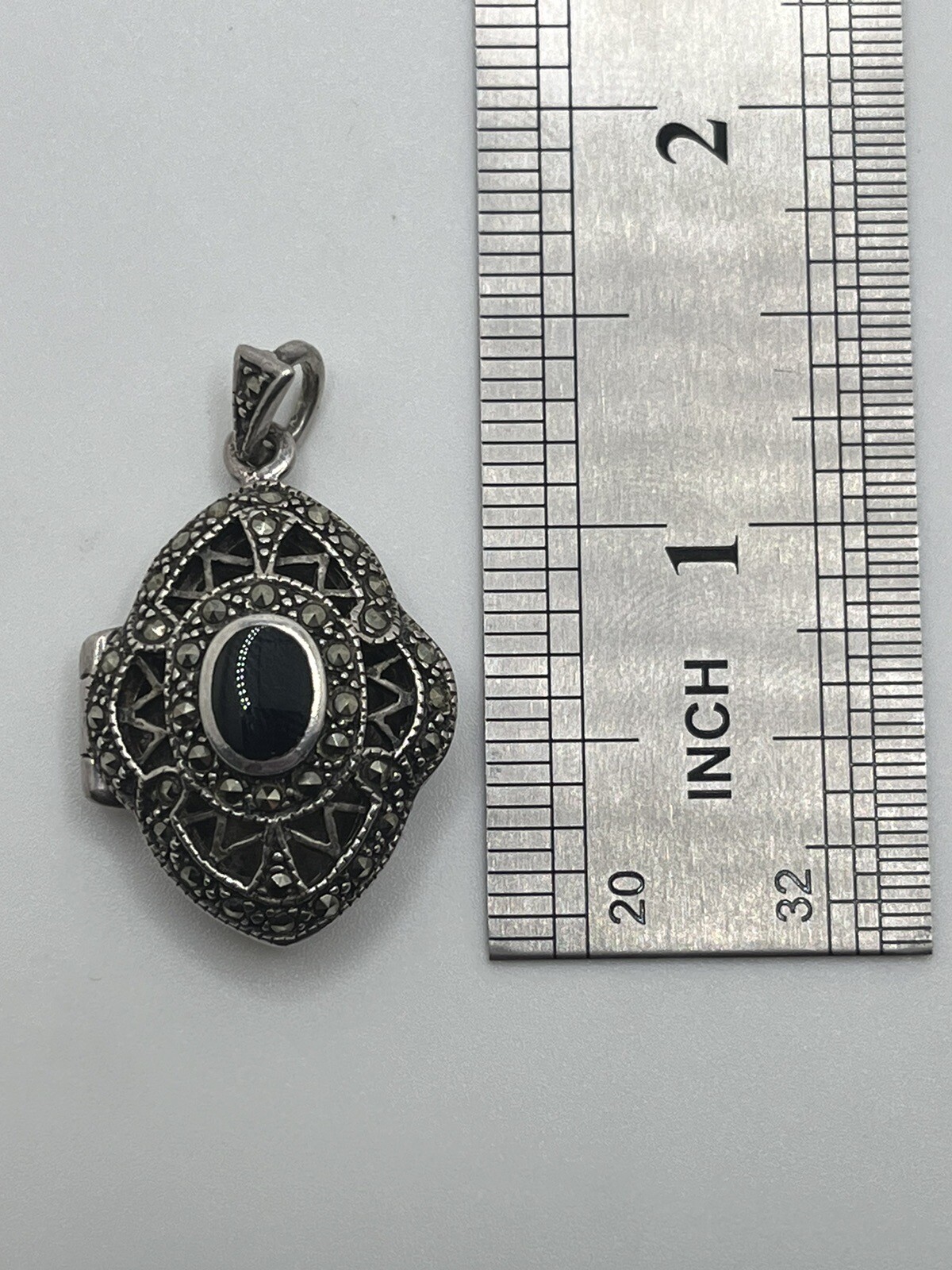 925 Sterling Silver Locket 9.93 Grams - Gem