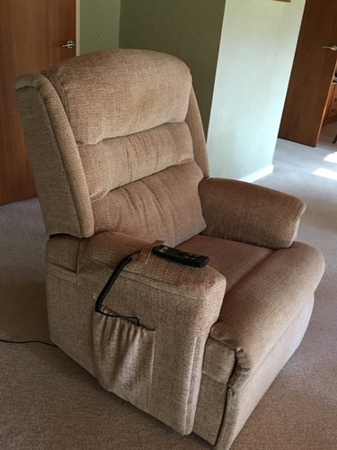 HSL Ripley Grande Dual Riser - Recliner chair in Canillo Oatmeal fabric ...