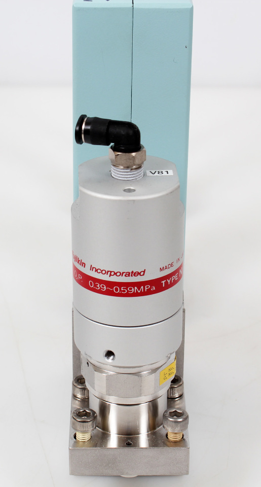 Fujikin FCS-4WS-F100 Mass Flow Controller w/ Valves .39~59 MPa N.C. NF3 ...