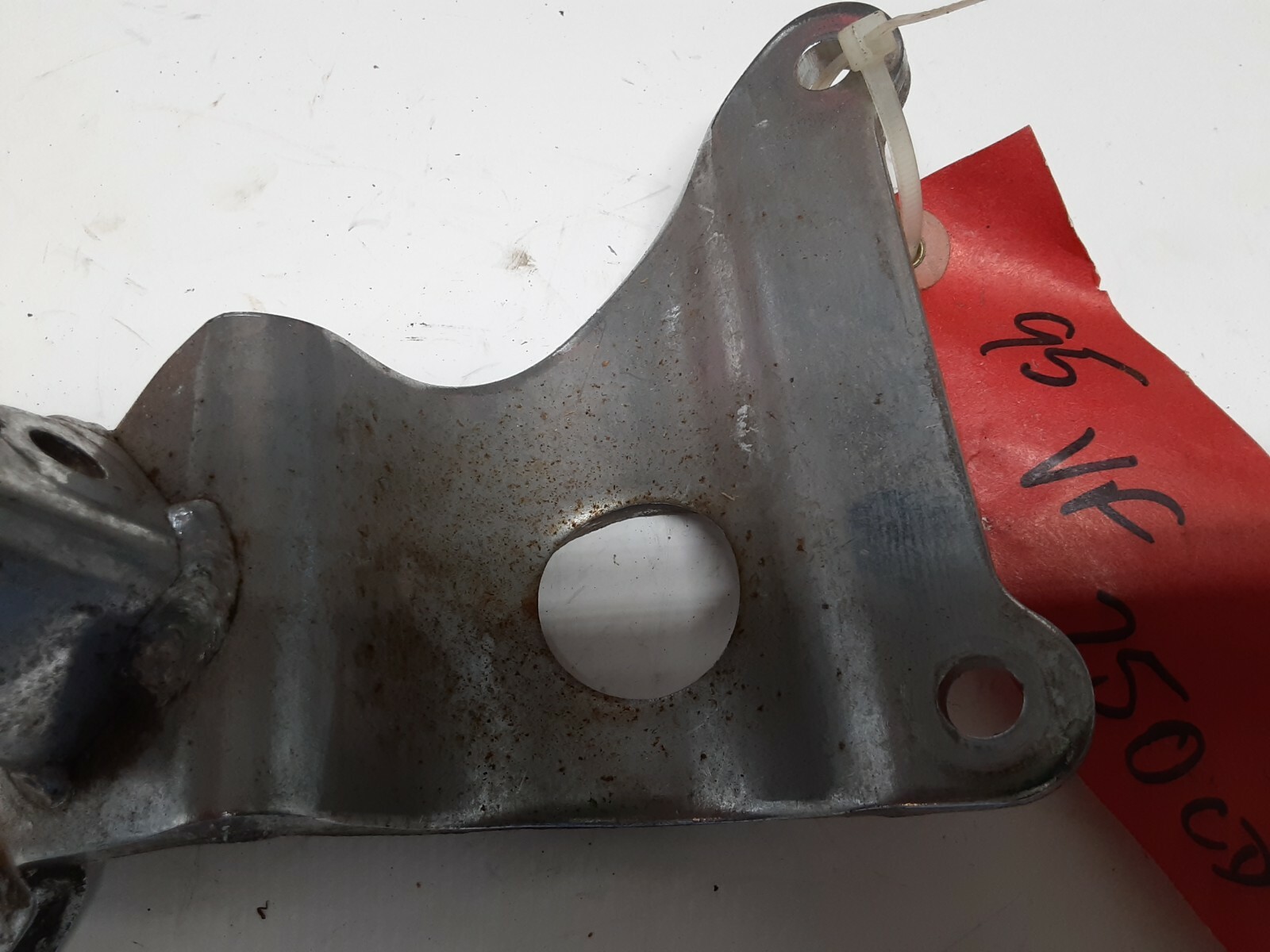 NOS Honda Left Step Bracket 50625-mz5-000 Magna 750 Deluxe Vf750 Vf750c ...