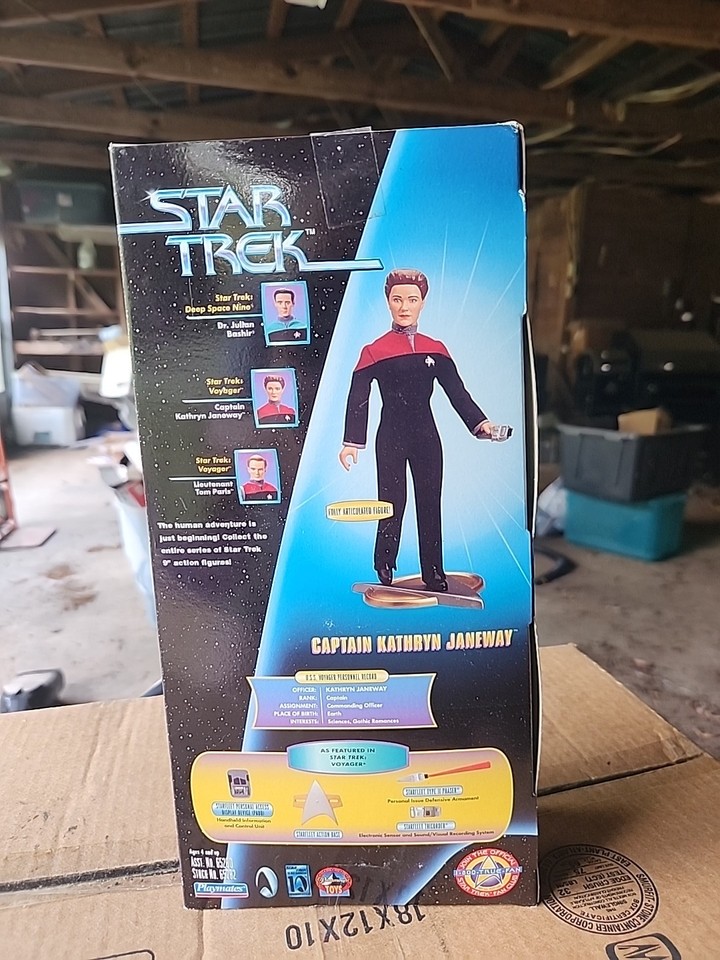 STAR TREK Voyager Captain Kathryn Janeway Action Figure Playmates 1997 ...