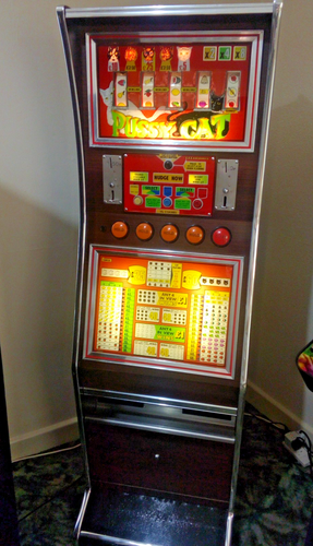 BELL FRUIT Club Machine. Pussycat 4 REEL With NUDGE FEATURE Arcade ...