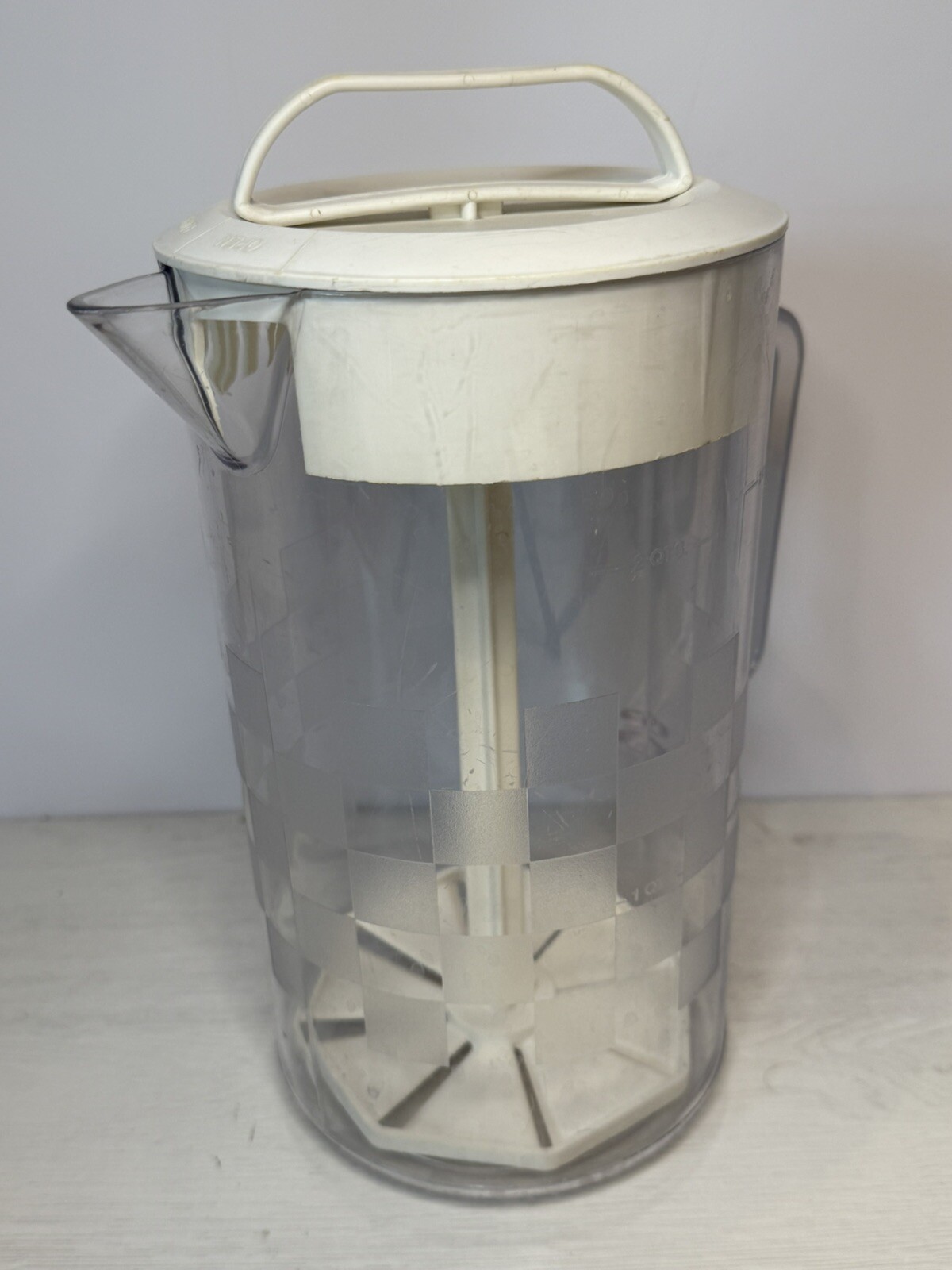 Pampered Chef Quick Stir 2 Quart Beverage Pitcher Checkerboard White | eBay