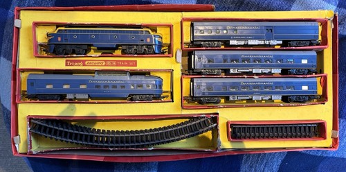 TRIANG RS34 TRANSCONTINENTAL DIESEL LOCOMOTIVE & COACH SET plus extras ...