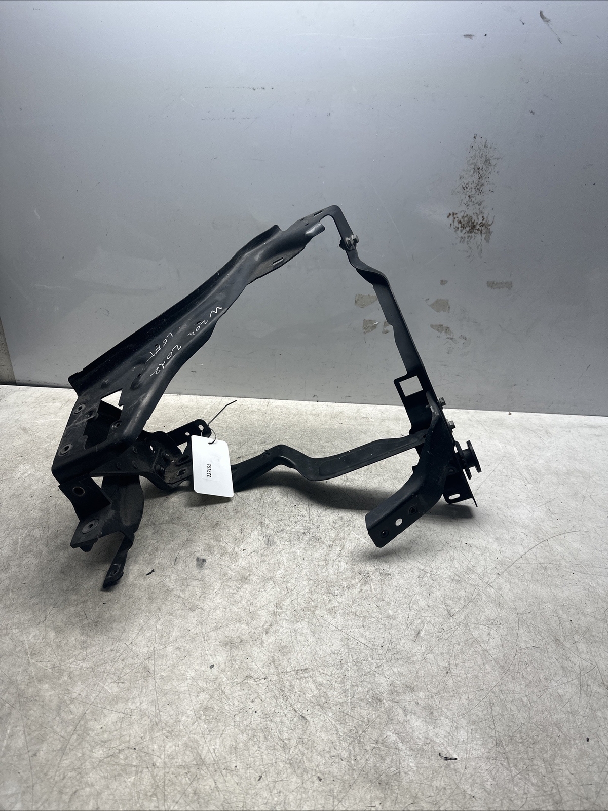 MERCEDES BENZ C-CLASS W204 2010 FRONT LAMP FRAME SUPPORT LEFT SIDE ...